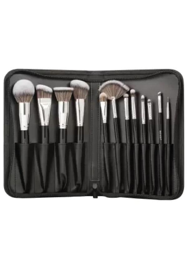 7 Must-Have Makeup Brushes for Flawless Looks